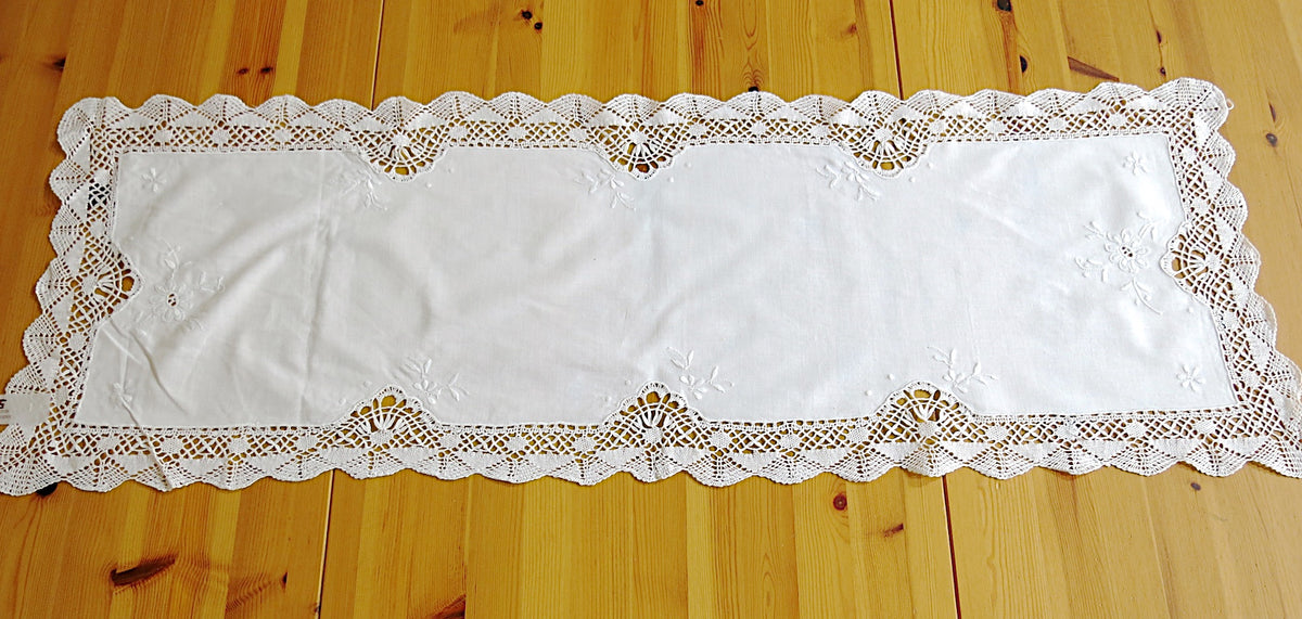 Cluny Lace Table Runner | Linen Whites